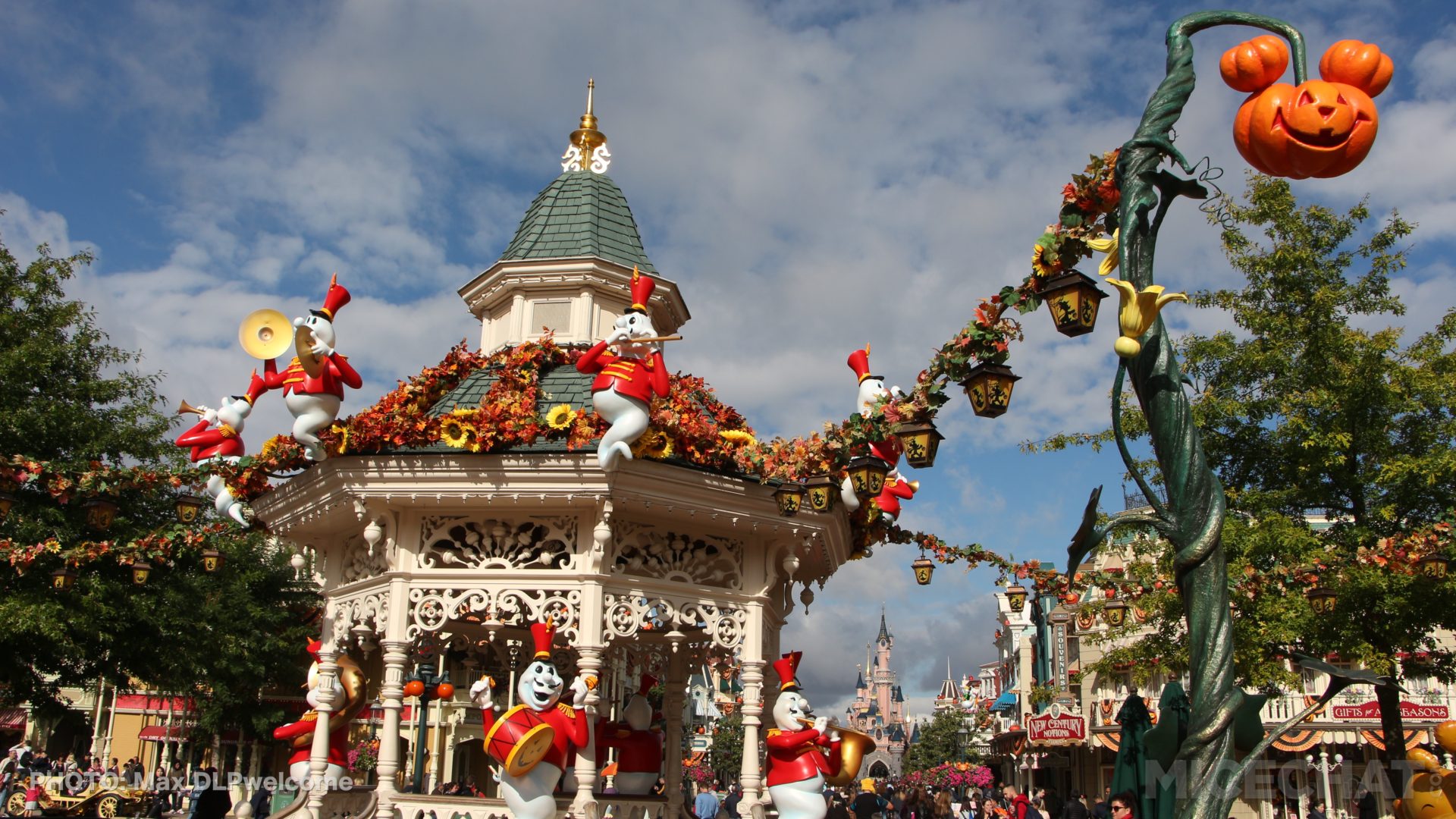MiceChat - Disneyland Paris, Features - Disneyland Paris Halloween ...