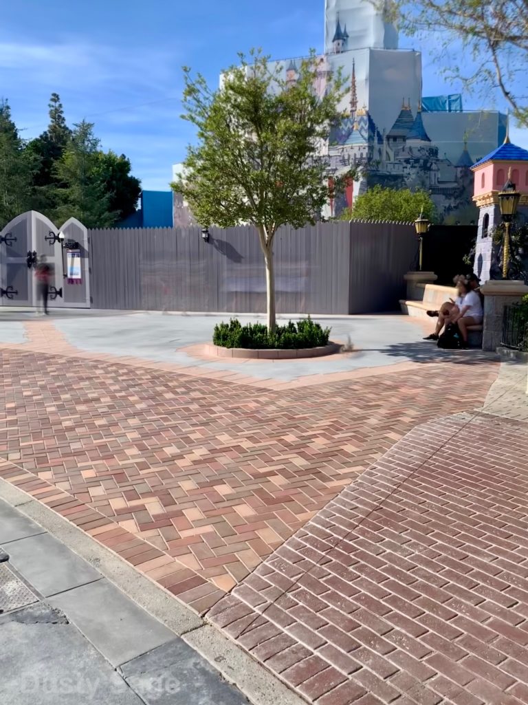 Disneyland Update - It's a Wall World