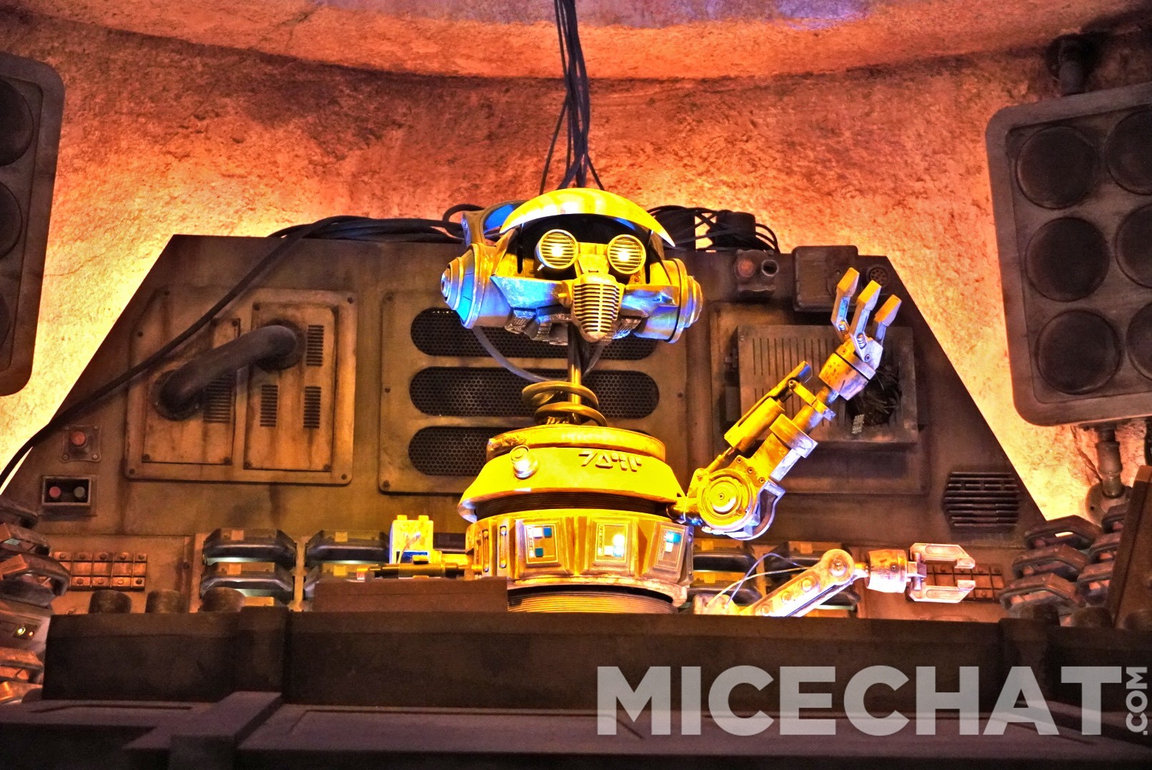 NOW WITHOUT RESERVATIONS - Oga's Cantina Delivers the "Star Wars" to ...
