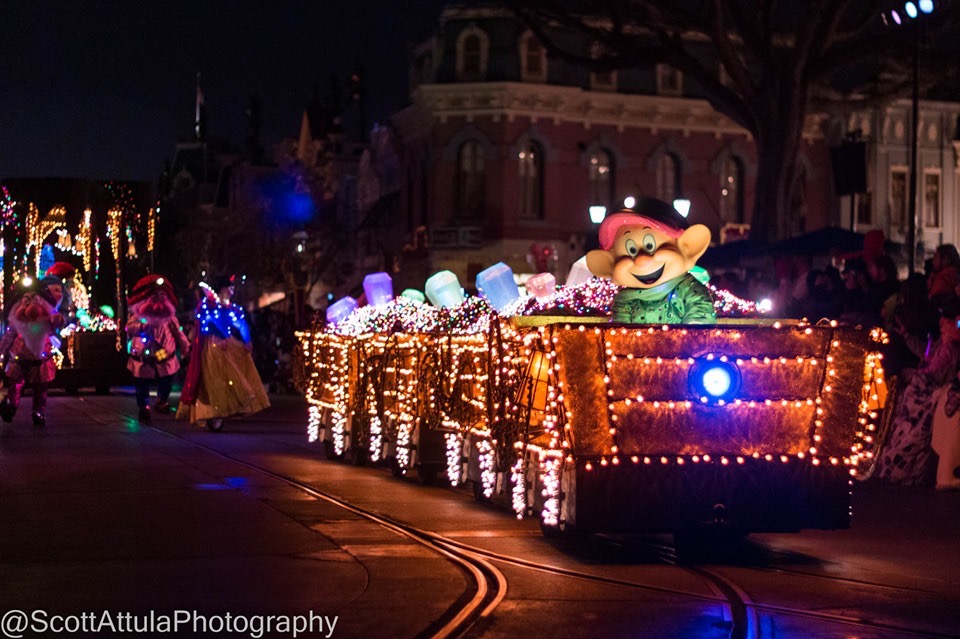 The Main Street Electrical Parade Returns to Disneyland