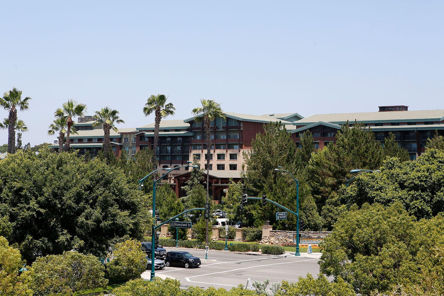Boozyland: The Best Bars of the Disneyland Resort
