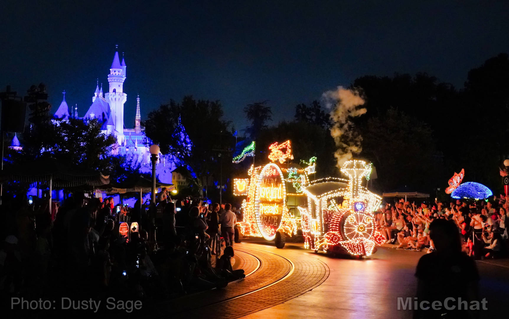 Disneyland-Electrical-Parade-Train-Turn - MiceChat