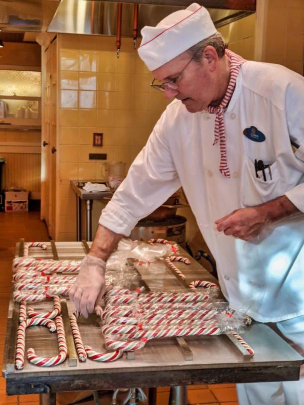 Disneyland Update - Candy Canes, Candlelight & Holiday Surprise!