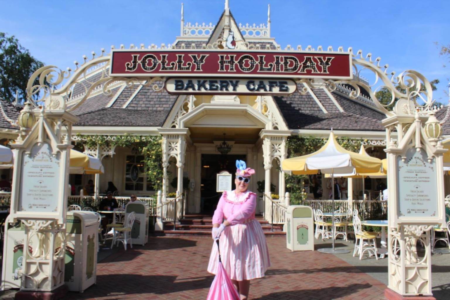 How to Make Disneyland's Jolly Holiday Tomato Basil Soup - Copycat Recipe