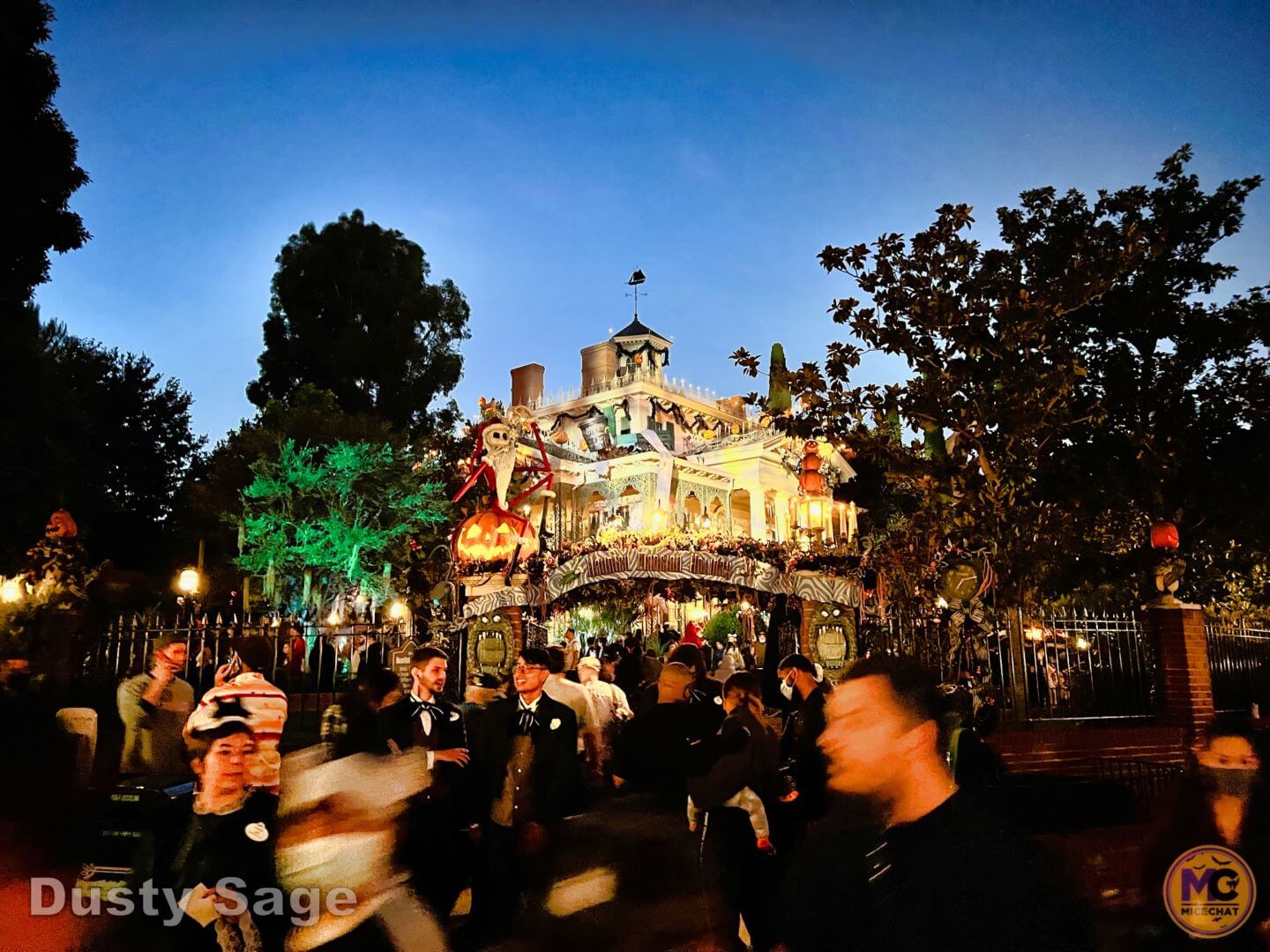 Disneyland New Orleans Square Haunted Mansion entry sign-micechat ...