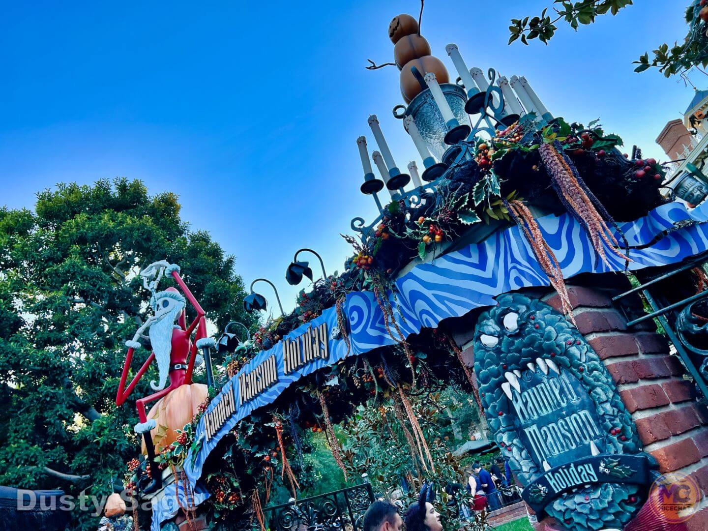 Disneyland New Orleans Square Haunted Mansion entry sign-micechat ...