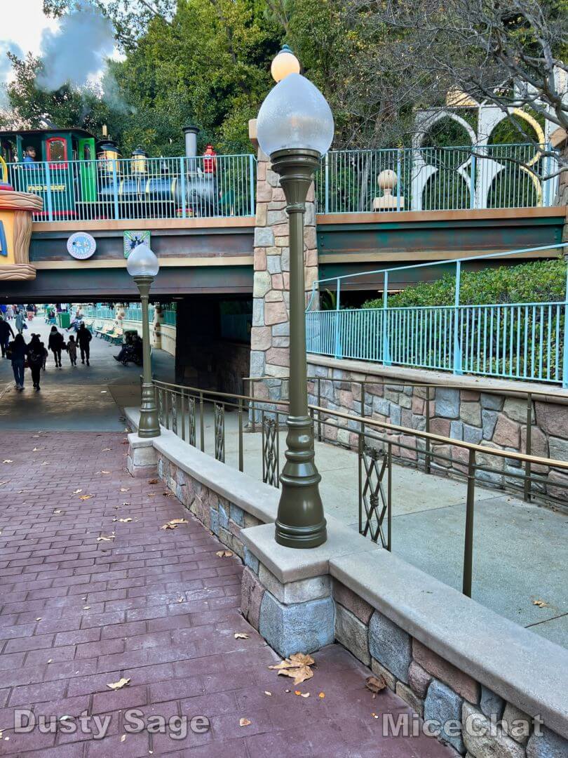 Disneyland Construction ToonTown Walkway Disabled Ramp-micechat - MiceChat