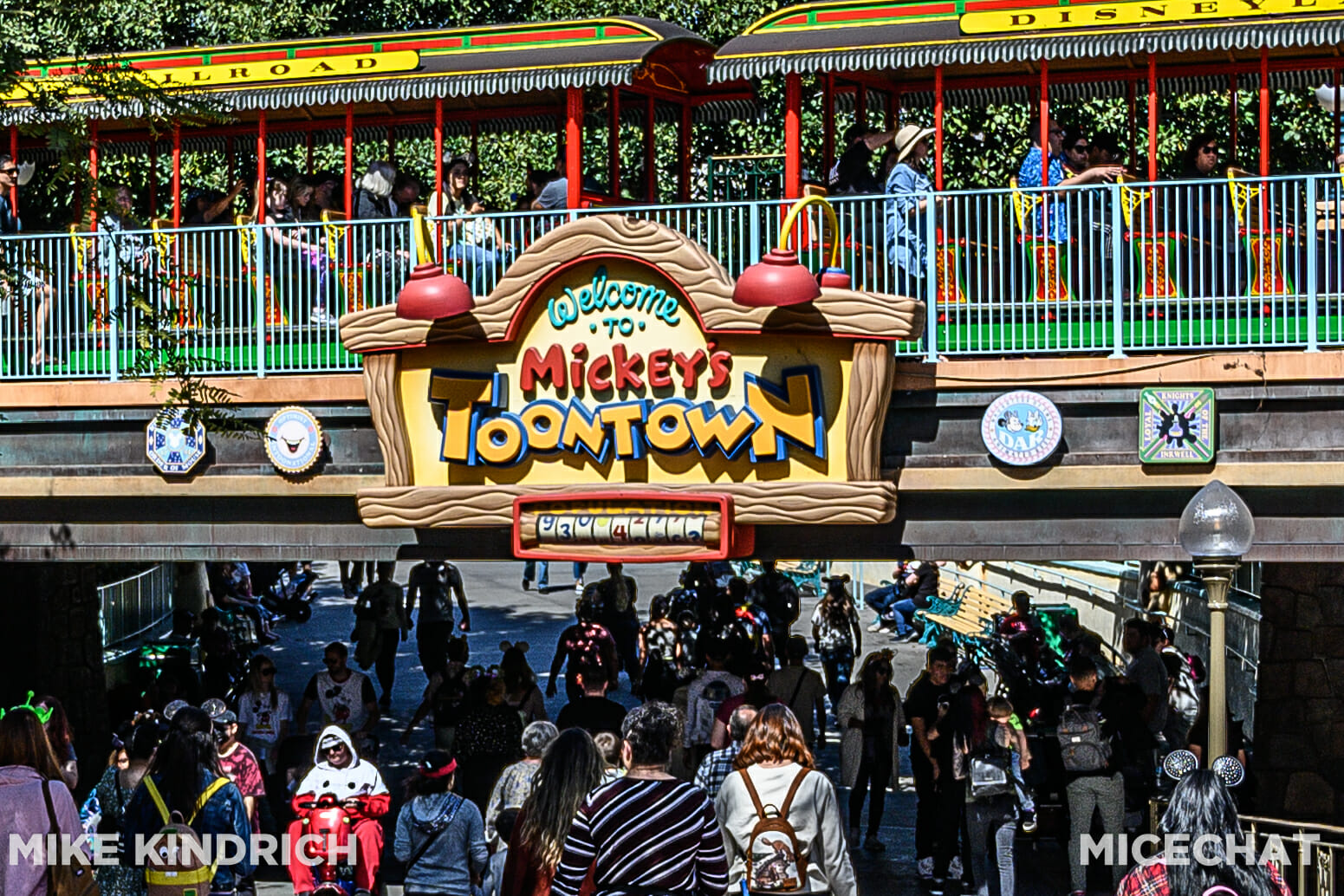 Disneyland_Toontown_Entrance - Copy - MiceChat