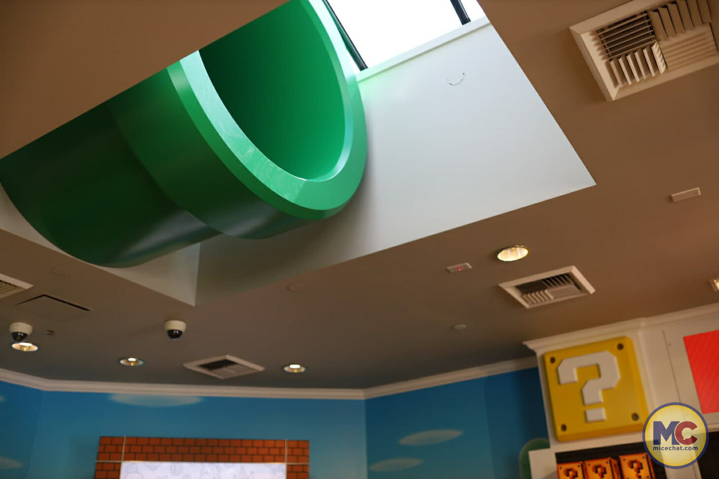 universal-studios-hollywood-super-nintendo-world-store-ceiling-warp ...