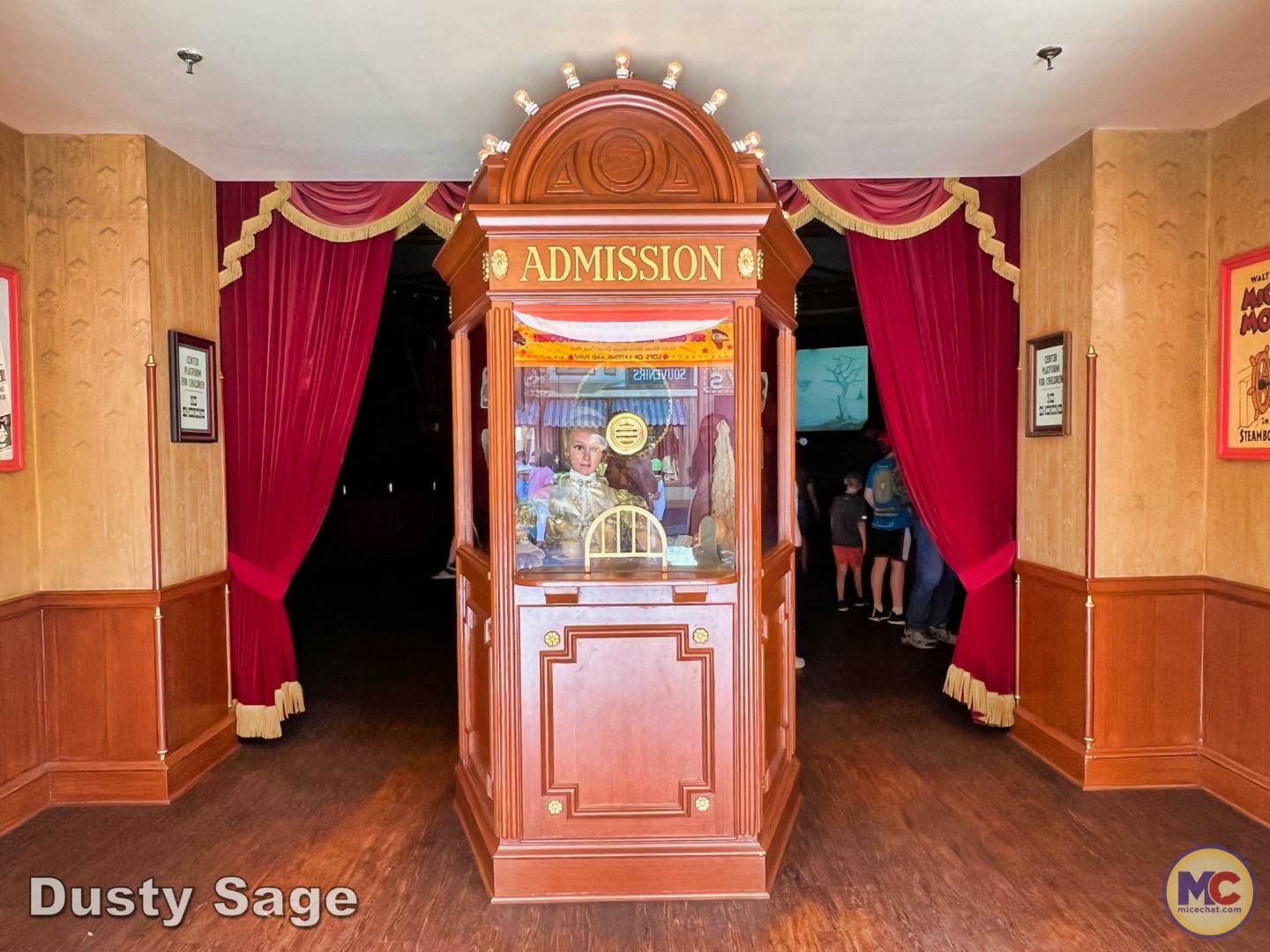 Disneyland 1955 Main Street Cinema TIlly-micechat - MiceChat