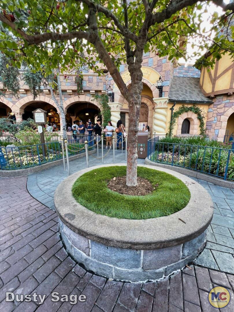 Disneyland Fake Grass Fantasyland Planter 2-micechat - MiceChat