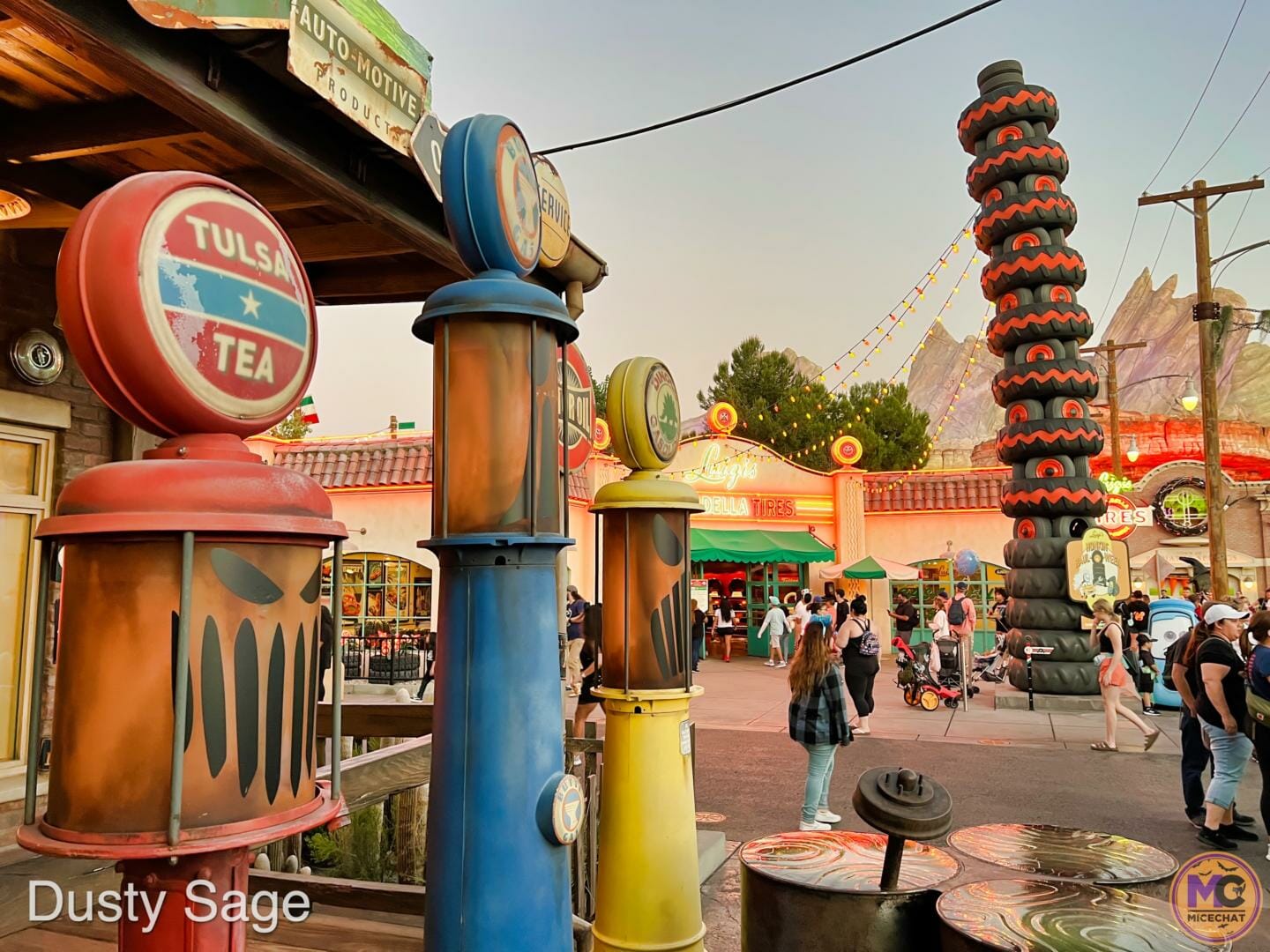 disneyland-DCA Halloween Cars Land Luigis View-MiceChat - MiceChat