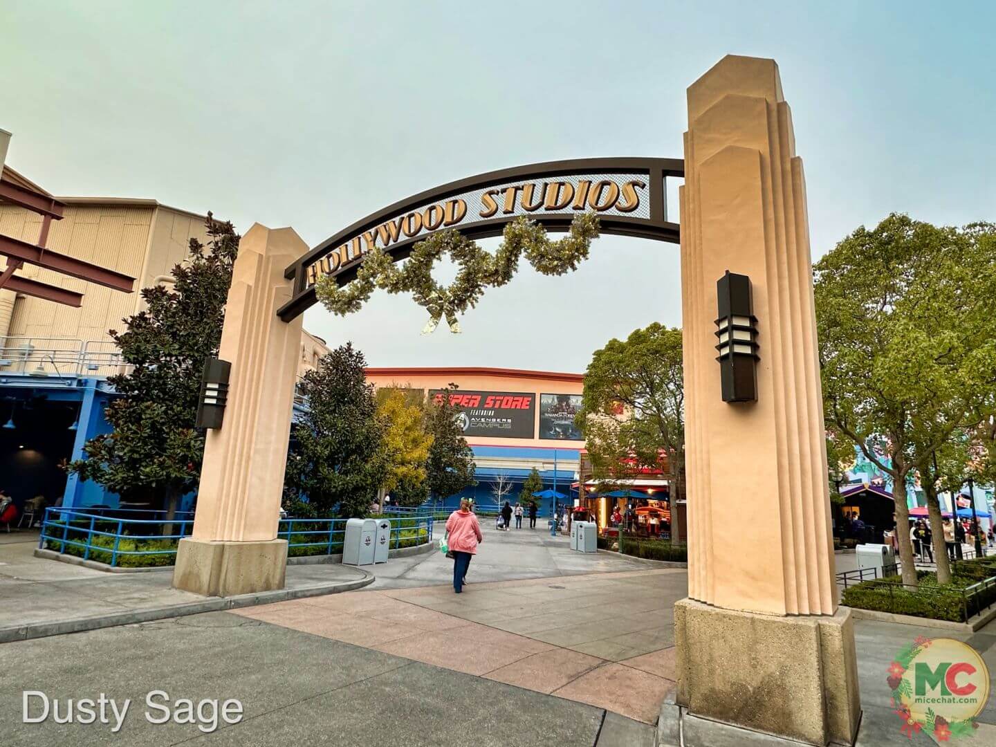 disneyland-dca hollywood land arch-MiceChat - MiceChat