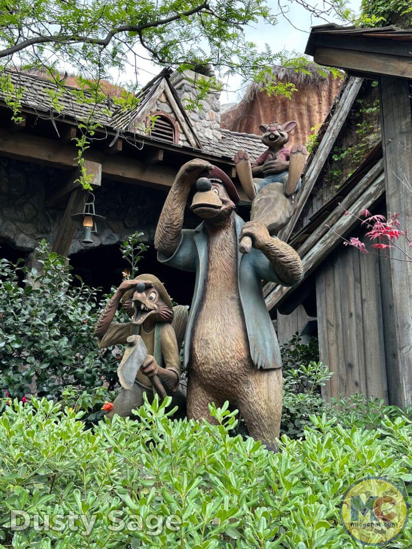 Disneyland News splash mountain brier bear brier fox statue MiceChat ...