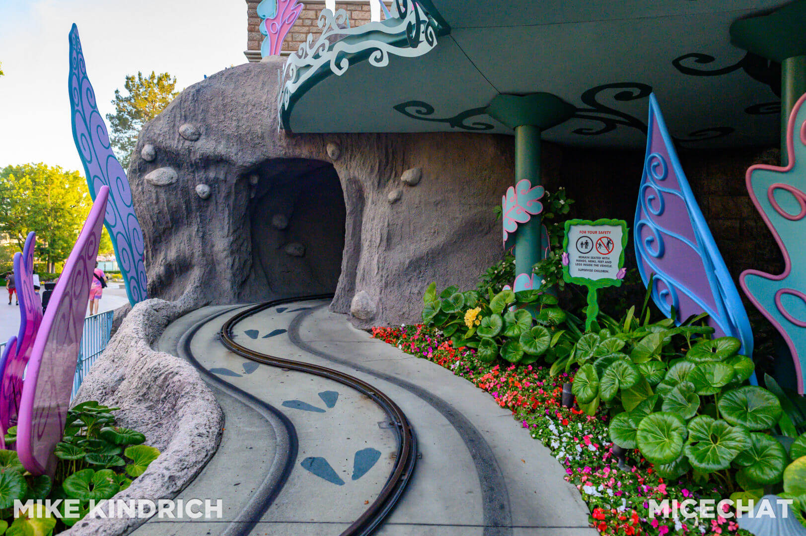 Alice Ride Disneyland The Wonderful Alice In Wonderland Ride At