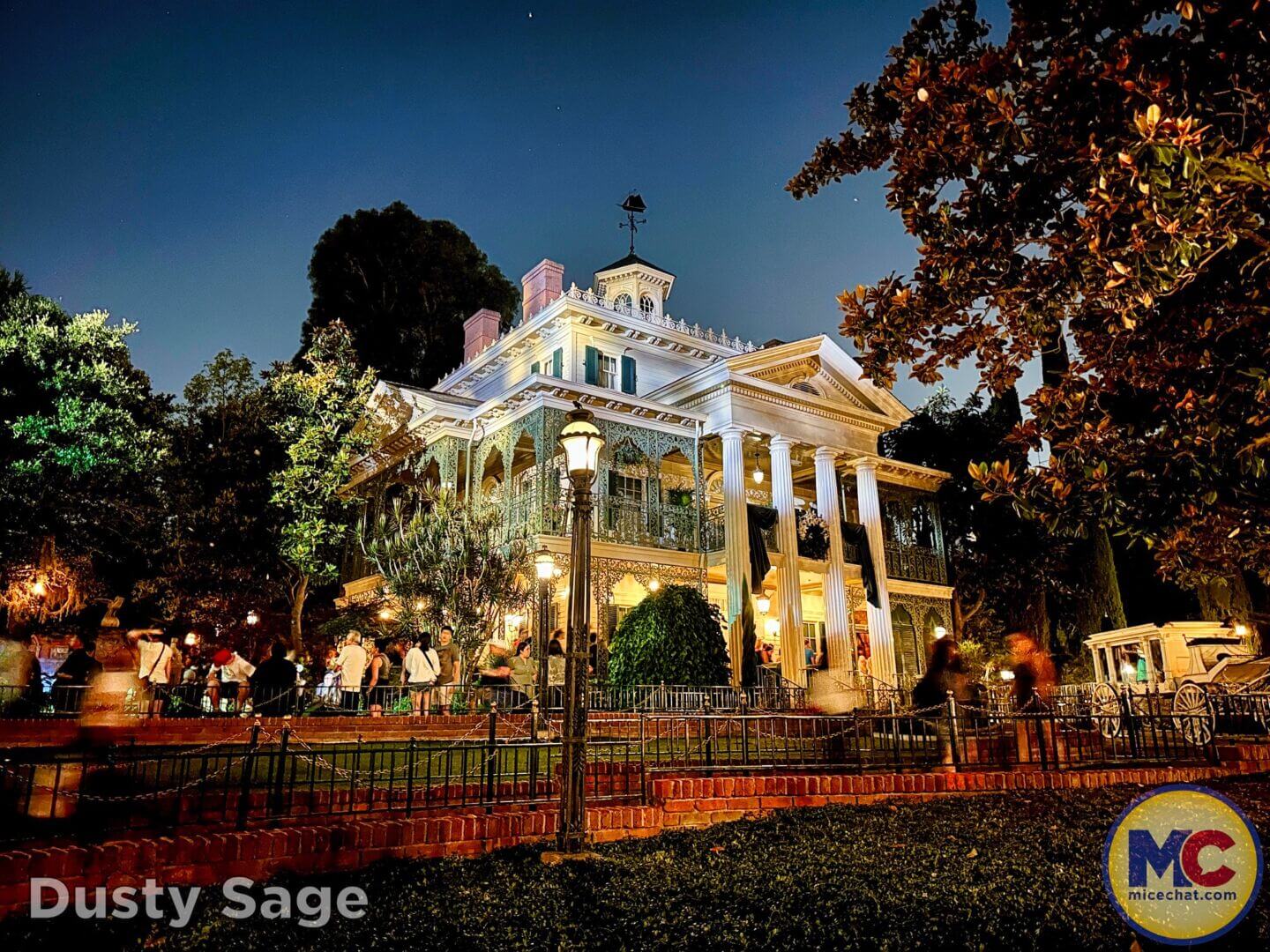 Does Disneyland Still Have The Haunted Mansion