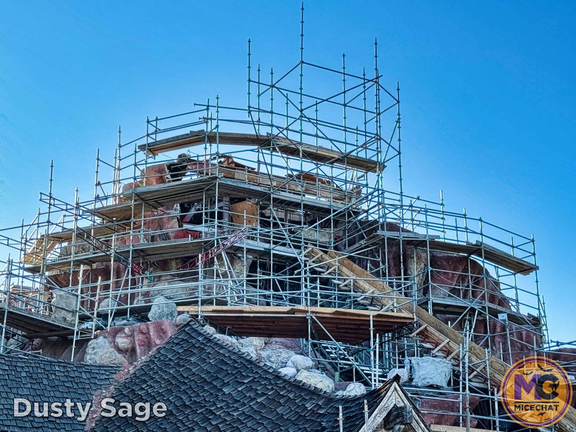 Disneyland News construction treehouse 1 MiceChat - MiceChat