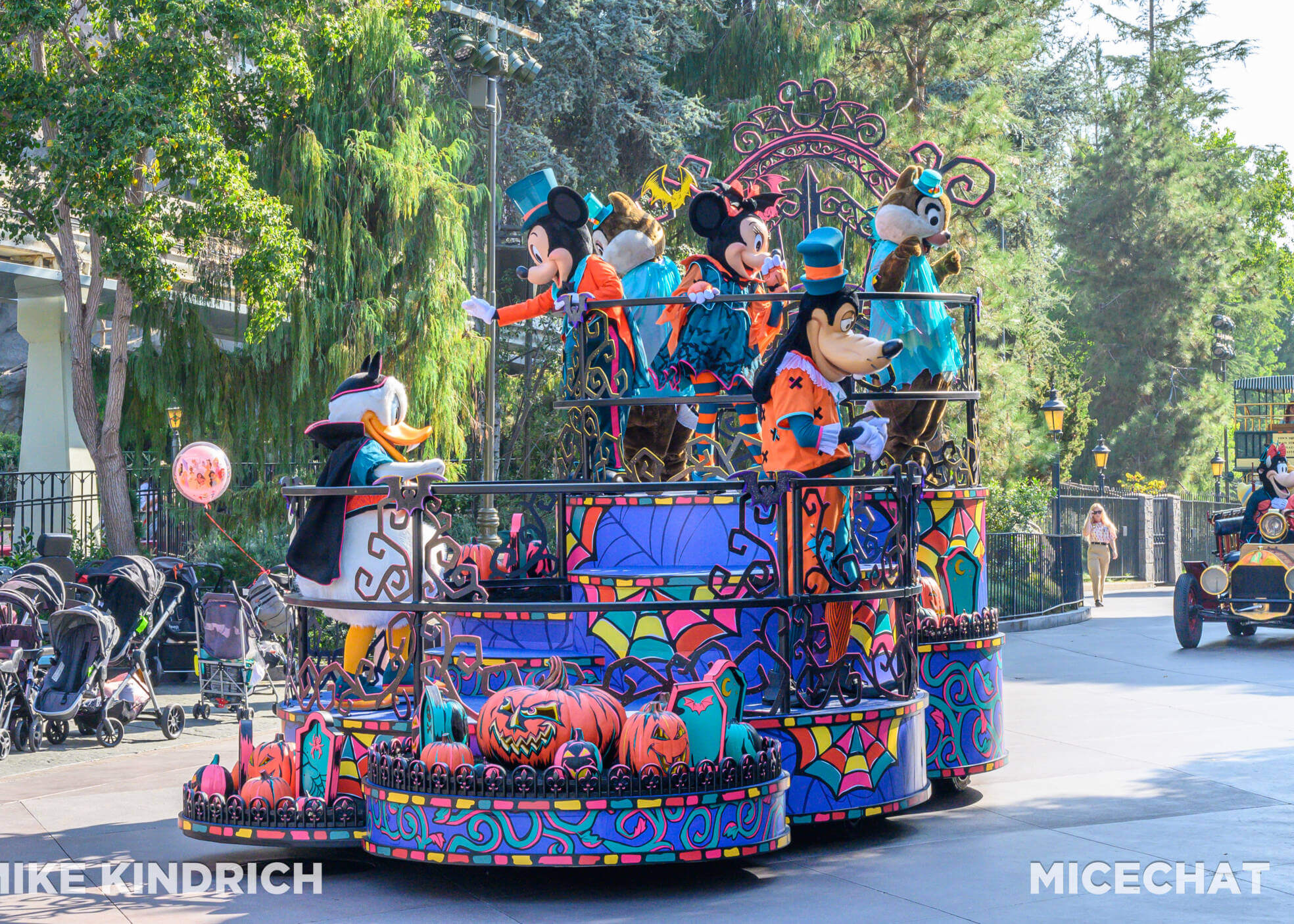 Mike Kindrich_Disneyland_Fantasyland_Halloween Cavalcade (1 of 1 ...