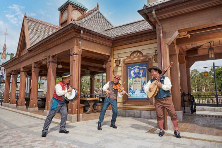 Hoo Hoo, World of Frozen Debuts at Hong Kong Disneyland!