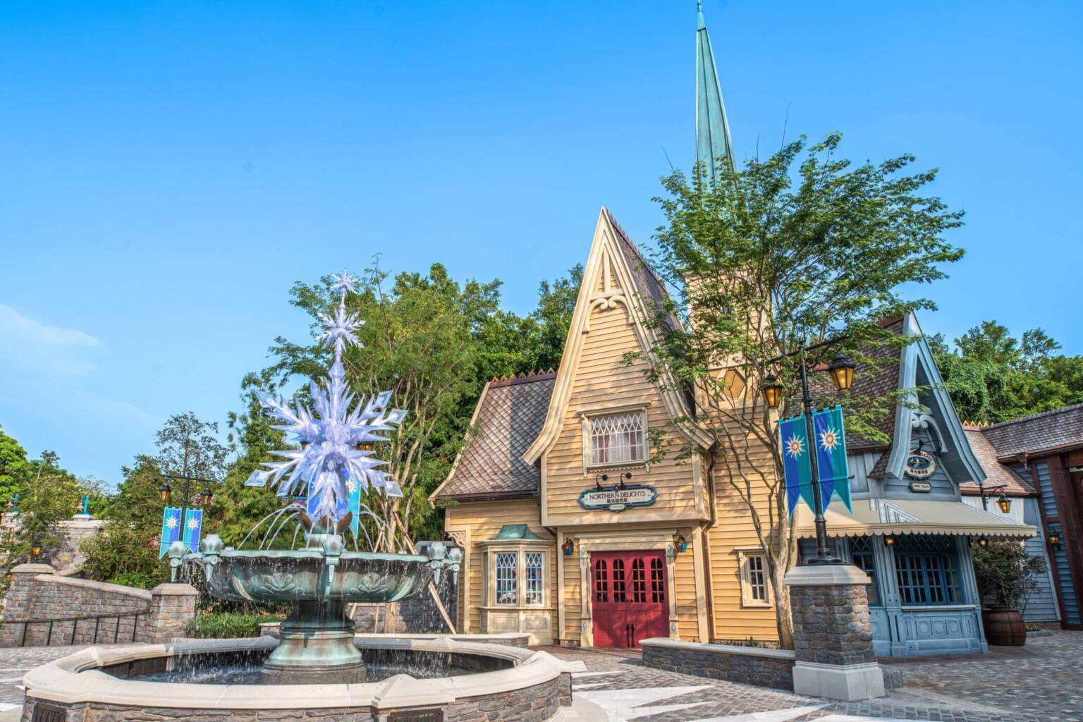 Hoo Hoo, World of Frozen Debuts at Hong Kong Disneyland!