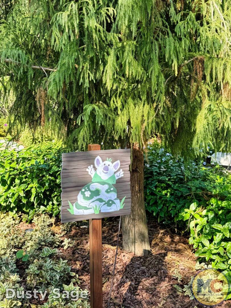 Hong Kong Disneyland World Of Frozen secret path lizard - MiceChat
