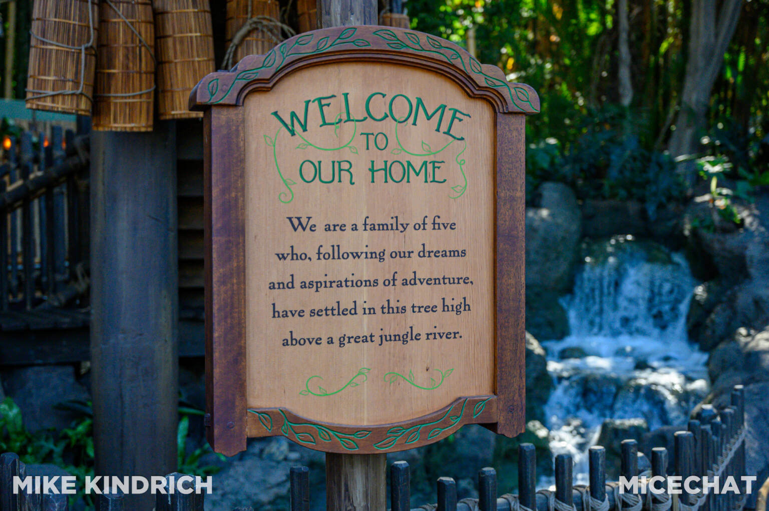 Disneyland's Adventureland Treehouse 🌳 An Instant Classic!