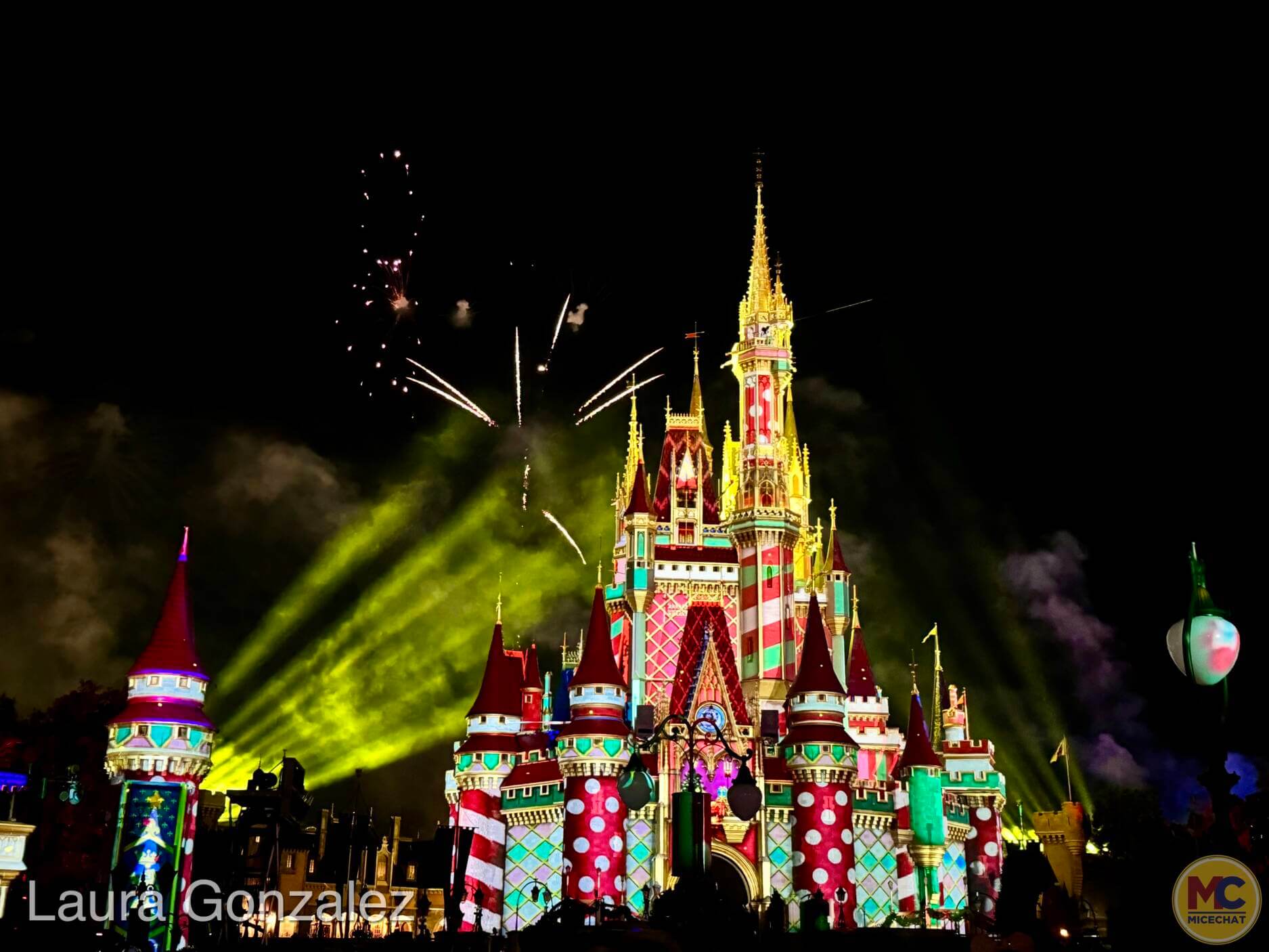 WDW-Disney-World-Magic-Kingdom-Mickeys-Very-Merry-Christmas-Minnie ...