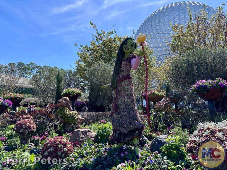 More Than 50 Beloved Disney Characters Come to Life as Topiaries at ...