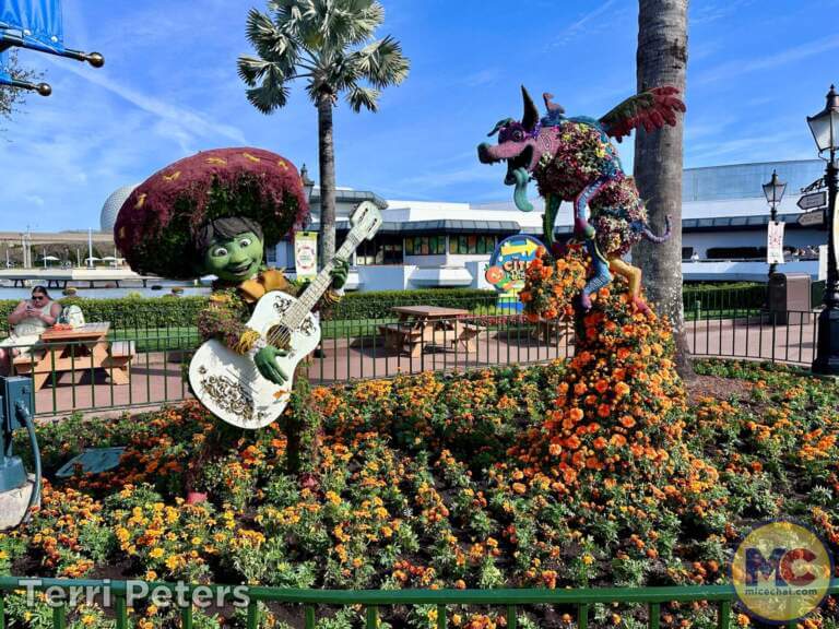 More Than 50 Beloved Disney Characters Come to Life as Topiaries at ...