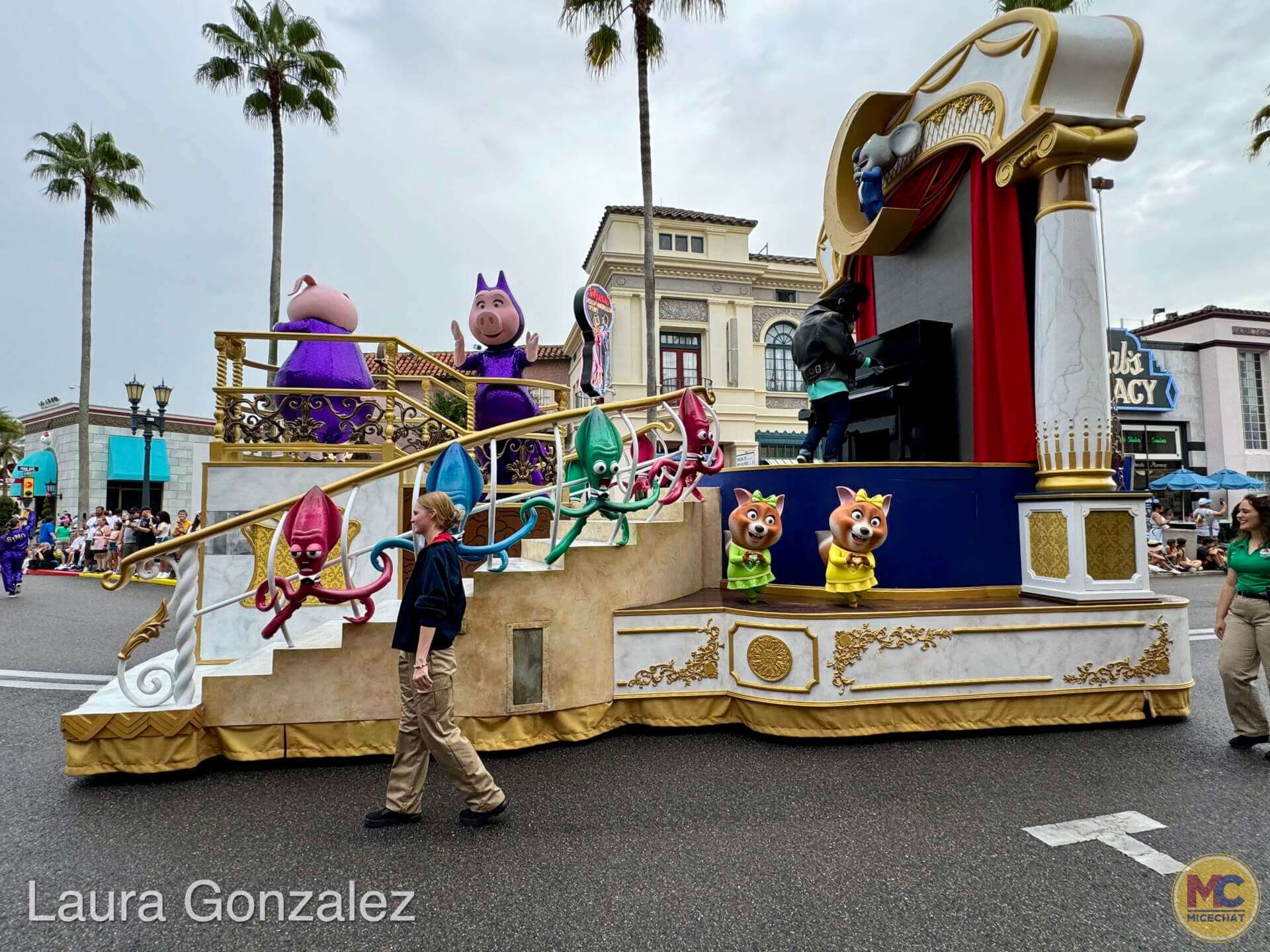 Universal-Studios-Florida-Orlando-Mega-Movie-Parade-Sing-3 - MiceChat