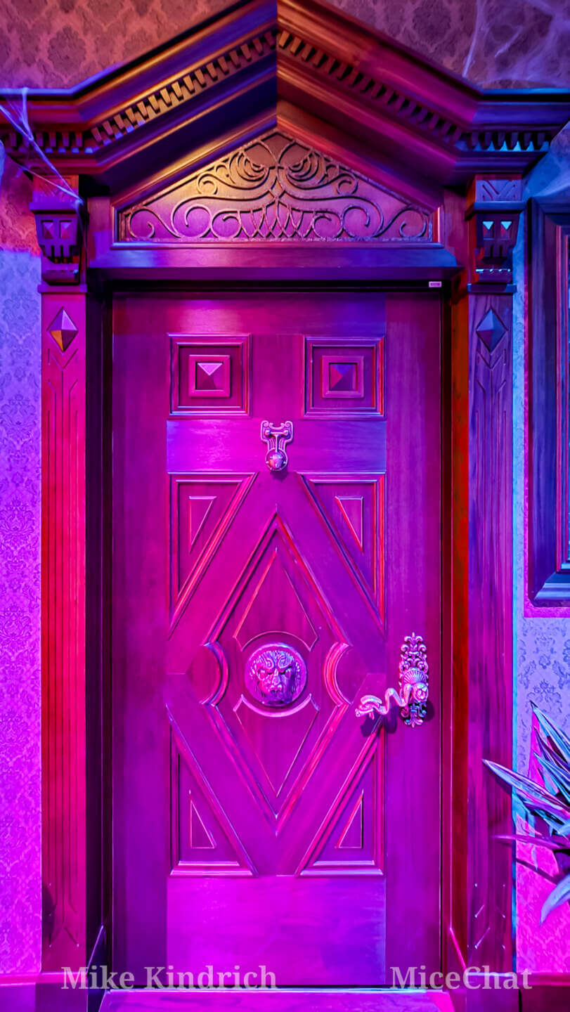 Disney Cruise Line_Treasure_Haunted Mansion Pub (2) - MiceChat